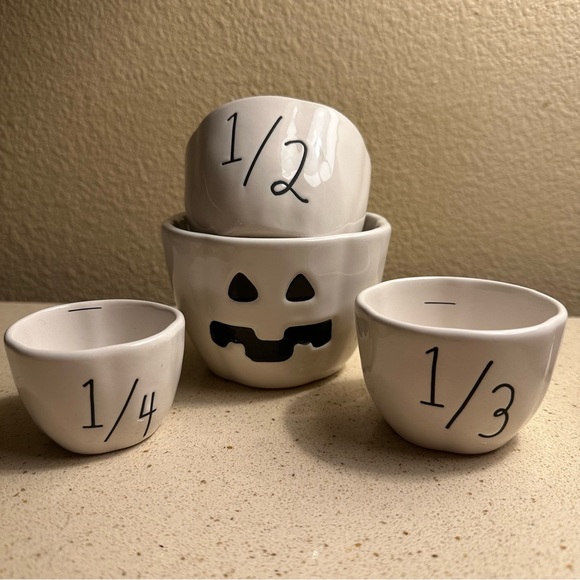 Rae Dunn | Holiday | Rae Dunn Snoopy Halloween Measuring Cups Vhtf Rare ...